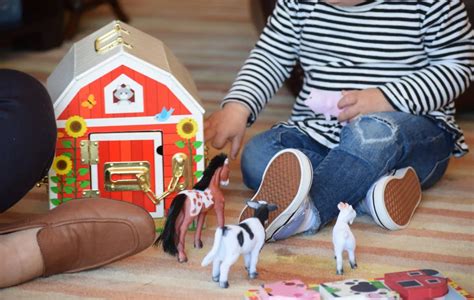 برای تقویت خلاقیت کودک دو ساله‌ی خود این اسباب‌بازی‌ها را از قلم