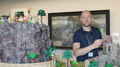 Playmobil Figuren Zeigen Werke Alter Maler Im Kasseler Schloss