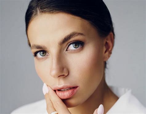 Оголила свое тело на пляже Марина Бех Романчук поделилась откровенным фото