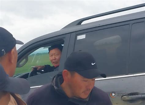 Гацуурт ХХК ийн захирал Л Чинбат малчдыг машинаараа хөөж дайрч унагажээ