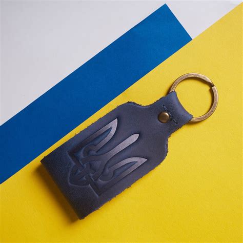 Шкіряний брелок «Кей» Key з патріотичним тисненням – incarne.ua
