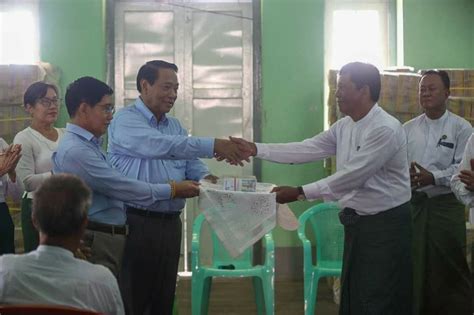 မိုခါမုန်တိုင်းဒဏ်သင့် ရခိုင်ပြည်နယ်မှ ပြည်သူများထံ Usdp ဥက္ကဋ္ဌ ဦးခင