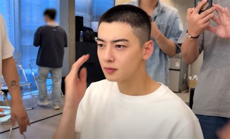 차은우 입대 전 남긴 선물삭발 비하인드 공개 내 두피 이렇게 생겼네”
