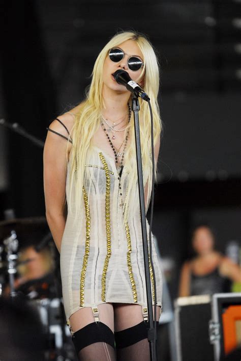 Taylor Momsen In Ripped Stockings Performing At Marcus Amphitheater In Milwaukee Porn Pictures