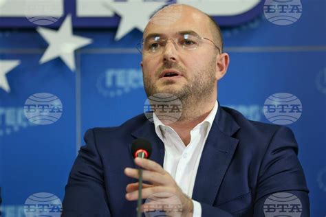 Центърът на София е арена на битка с ранени хора написа във Фейсбук общинският съветник Георги