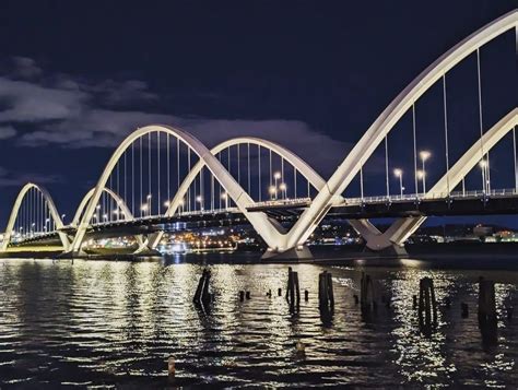 САМО В ПИК Гаф с българското знаме на 3 март във Вашингтон Най известният мост грейна с