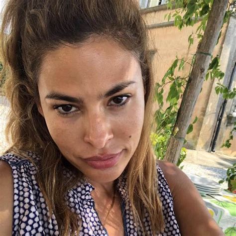 Top 10 Gorgeous Celebrities Selfie Without Makeup