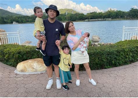 Scandal Plagued Hk Singer Steven Cheung Now Works At A Snack Shop 8days