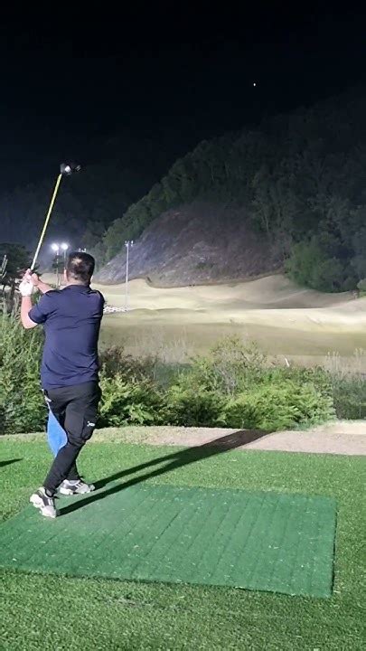 필 미켈슨 형님 파5 롱홀 확실한 드로우샷으로 슬라이스홀 공갼을 충분히 활용합니다 필드골프필드야간골프필드드랴이버 Youtube