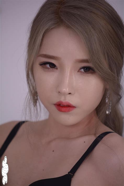 무명 한국 모델의 대규모 인체 사진 촬영 372 454