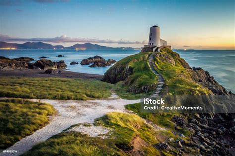Ty Mawr Faro En Isla Llanddwyn Gales Reino Unido Foto De Stock Y Más