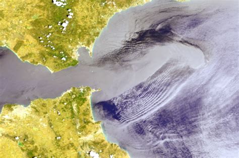 Geogarage Blog High Amplitude Internal Waves Generated At The Camarinal Sill Propagate