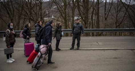 2 от 3 украински деца са напуснали домовете си 4 млн живеят в бедност Новини от Dnes Bg