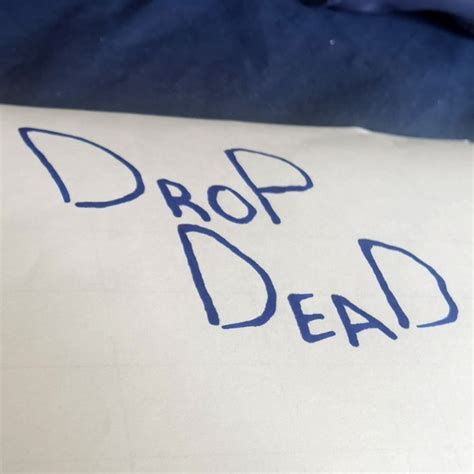 Кул стори бро Как придумать обложку на трек из ничего Пишем от руки на листке бумаги название