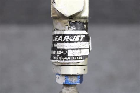 23800144 4 Learjet Hydraulic Shuttle Valve Unit