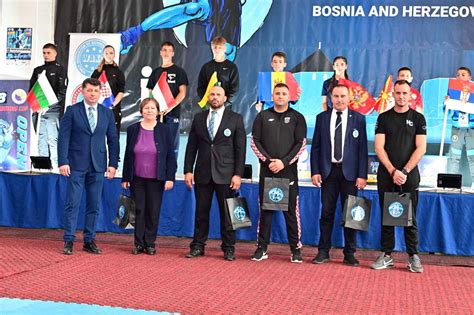 Кикбоксерите на Шампион со три златни четири сребрени и две бронзени медали од Балканскиот куп