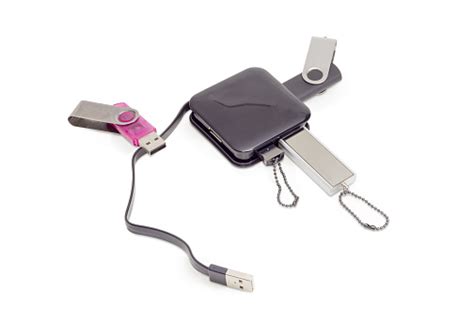외부 usb 허브와 usb 플래시 드라이브에 흰색 배경 usb 메모리에 대한 스톡 사진 및 기타 이미지 usb 메모리
