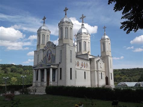 무료 이미지 손 남자 도서 열다 건물 샤토 독서 남성 인간의 교회에 성당 예배당 십자가 검은 신자 보유 기도하다 예배 장소 성경 빌다