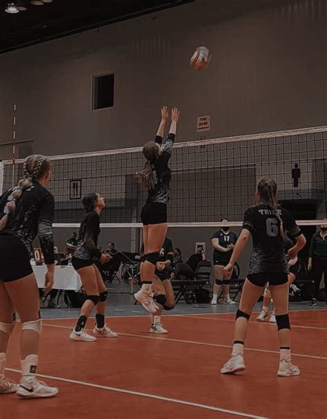 Pin By 𝐞𝐯𝐚𝐧𝐠𝐞𝐥𝐢𝐚 On Sports Volleyball Photography Volleyball