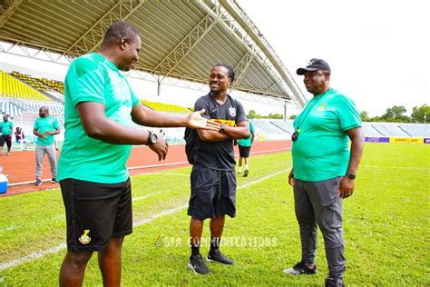 Former Ghana Star Derek Boateng Visits Black Starlets At Cape Coast