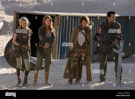 Resident Evil Extinction Spencer Locke Ali Larter Milla Jovovich