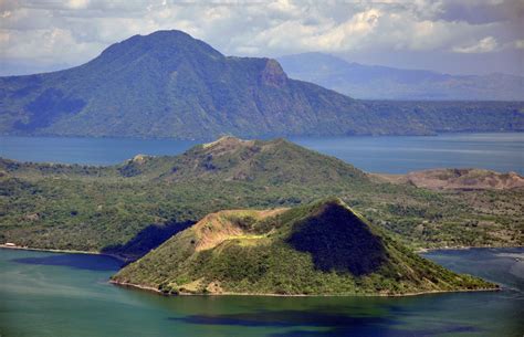 10 Oldest Active Volcanoes In The World