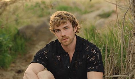 Glamorous Star Zane Phillips S Dating History