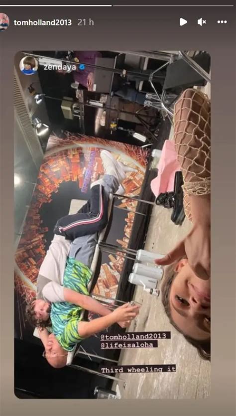 Zendaya Deslumbra Con Vestido De Telaraña Y Máscara En La Premiere De