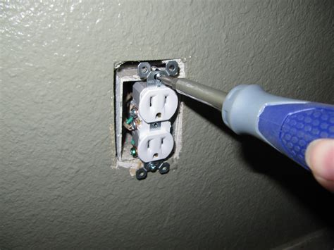 ToolBeltTerri Changing An Electrical Outlet