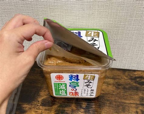 味噌に入ってる白い紙って、捨てていいの…？→大手メーカーの解説が意外だった。まさかの役割も判明