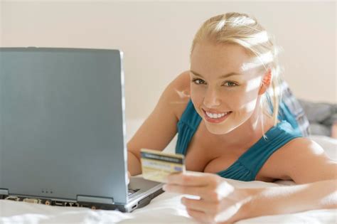 Premium Photo Portrait Of Young Woman Using Smart Phone