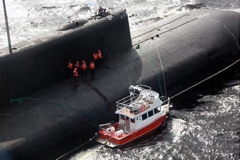 A Nuclear Submarine To The Rescue Divers24com