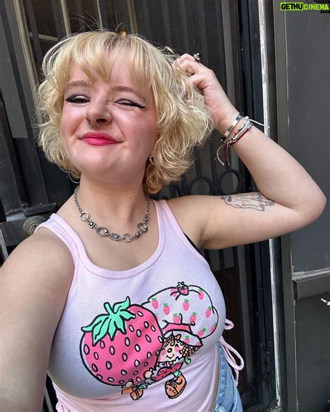 Milly Shapiro Wiki Biography Age Gallery Spouse And More