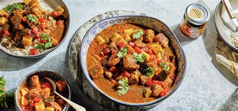 A Food Lovers Guide To Emirati Cuisine What To Eat In The Uae Lets Go Melo