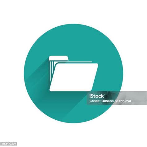 긴 그림자로 격리된 흰색 문서 폴더 아이콘입니다 회계 바인더 기호입니다 부기 관리 녹색 원 버튼입니다 벡터 일러스트레이션 0명에