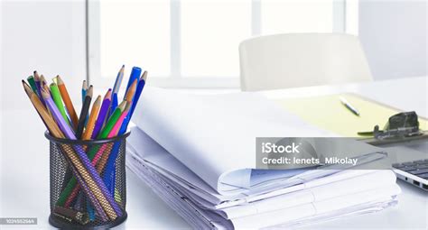 작업 영역 프레 젠 테이 션 이랑 데스크톱 컴퓨터 및 오피스 지원 0명에 대한 스톡 사진 및 기타 이미지 0명 공란