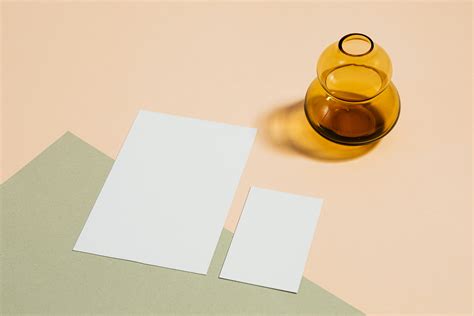 Copy Space 가벼운 놀이 공부하다 교묘한 배열 구성 그림자 기하학적 깨끗한 노트 녹색 종이 단순한 디자인 문구 미니멀리스트 배경 베이지 색