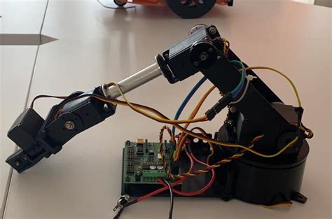 The Robotic Arm In The Real World And Its Coordinate Frame Download Scientific Diagram
