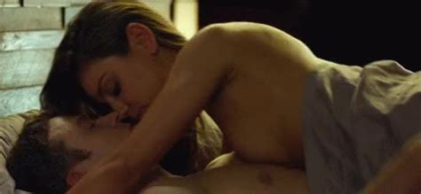 Mila Kunis Rubbing Scrolller