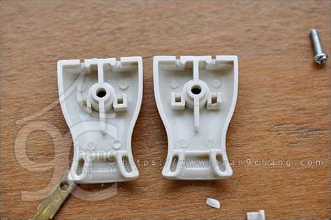 เขี้ยวที่ล็อคขาปลั๊กไฟ แตกเสียหายอย่างที่เห็น บ้านนายช่าง