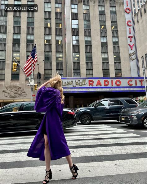 Lauren Lyons Feet Aznudefeet Lauren Lyons Feet Aznudefeet