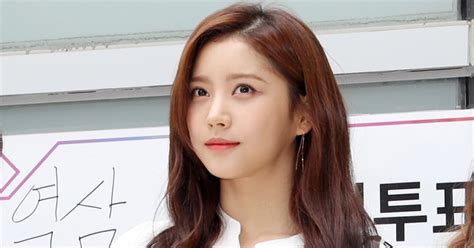 포토 유영 신분증 손에 꼭 쥐고 왔어요