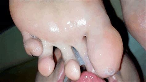 Adele Inserting Her Toenails Into Peehole And Eating Cum Off Her Soles Foot Worship Footjob