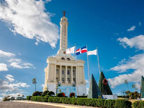 Monumento A Los Héroes De La Restauración Manzana Tours