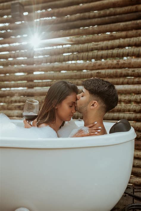 Romantic Couple Bath Photos Download The Best Free Romantic Couple