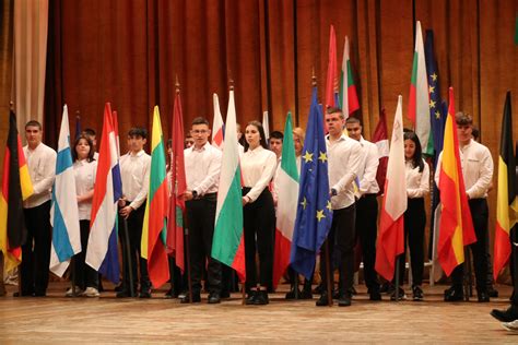 Община Правец отбеляза Деня на Европа със тържествен спектакъл