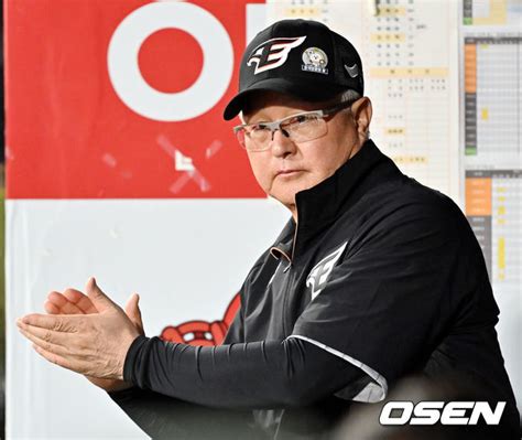 ‘6년 만에 컴백해도 관록 여전하네 김경문 용병술 작두 탔다…파격 라인업 투수 교체 ‘생각대로 척척