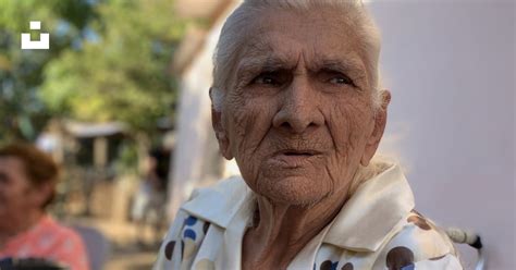 휠체어에 앉아있는 여자 사진 Unsplash의 무료 멕시코 이미지