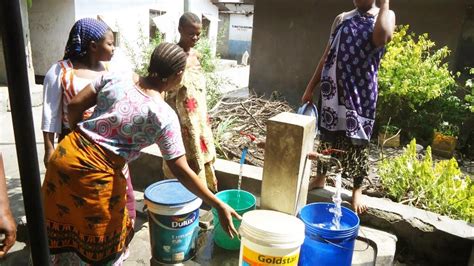 Innovative System Serves Dwellers In Informal Settlements With Clean Water The Guardian