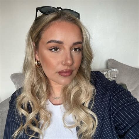 Elliewildxx On Threads